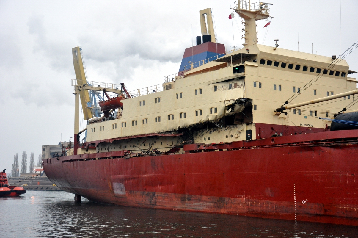Chłodniowiec Atlantic Lady remontowany w Gdańsku po kolizji w ...